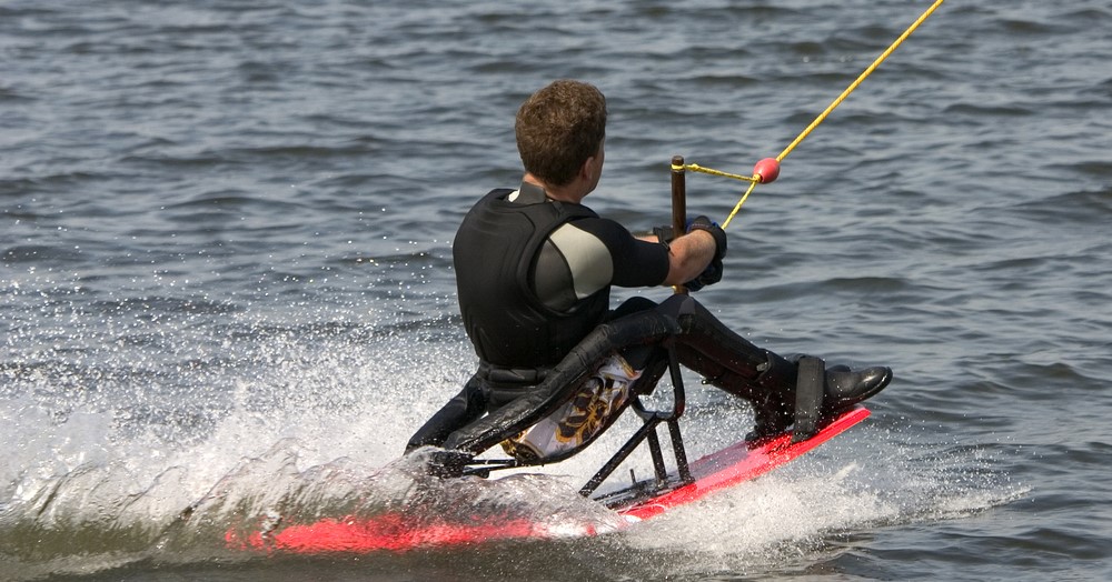 Vlieg met waterski’s over het water! | Uniek Sporten