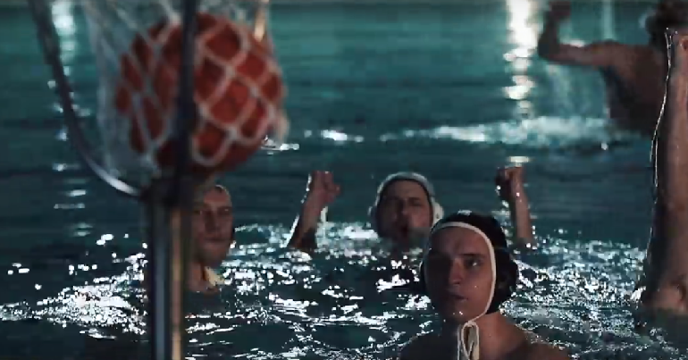Waterbasketbal is een gemengde sport, wel zo gezellig | Un...