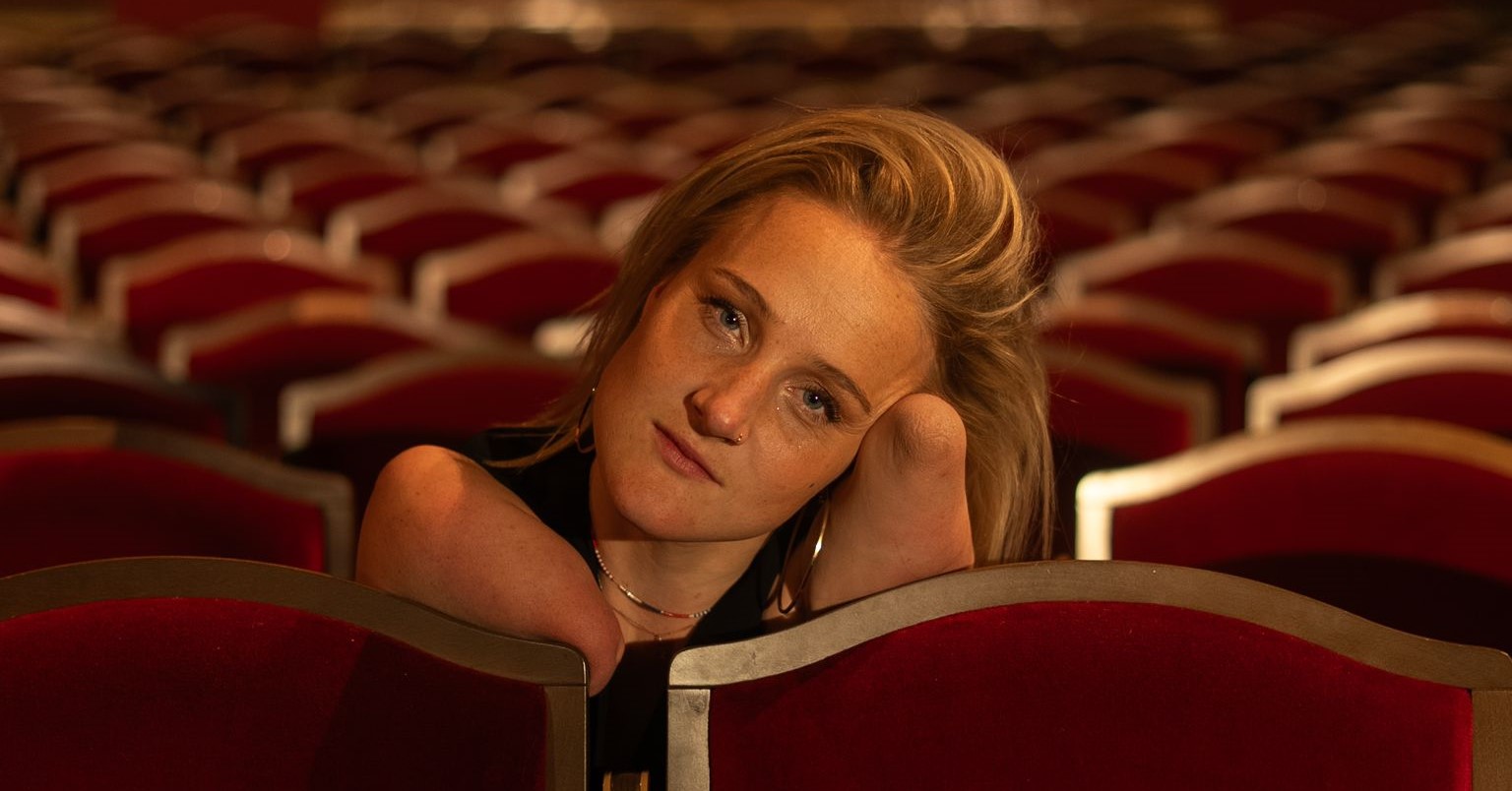 Eva Eikhout gaat het theater in met ‘Het leven is kort, ne...